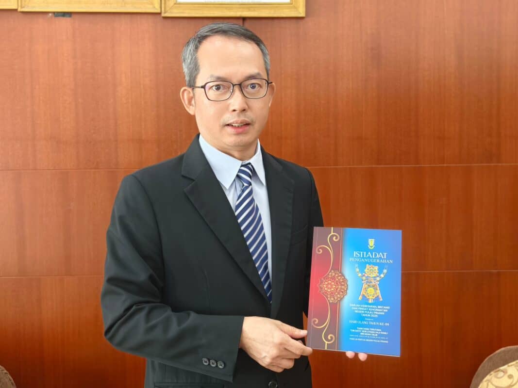 1,530 terima darjah kebesaran, pingat kehormatan negeri | Buletin Mutiara