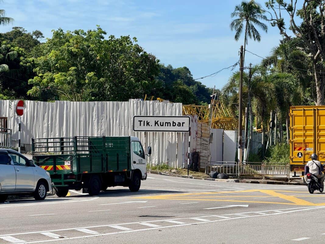 Projek naik taraf Jalan Teluk Kumbar kepada empat lorong mampu ...