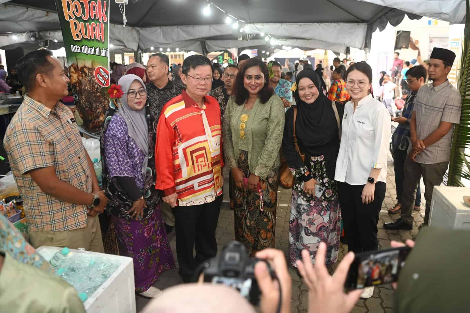 SK Sungai Gelugor terima RM50,000 rai ulang tahun ke-200 | Buletin Mutiara