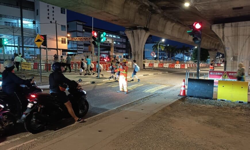 Smooth traffic reported after LRT-related road diversion on Jalan ...