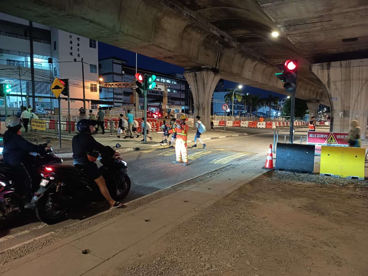 Smooth traffic reported after LRT-related road diversion on Jalan ...