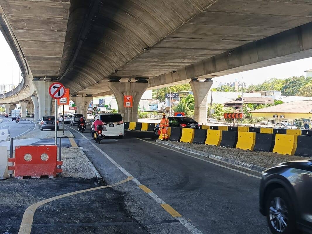 Smooth traffic reported after LRT-related road diversion on Jalan ...