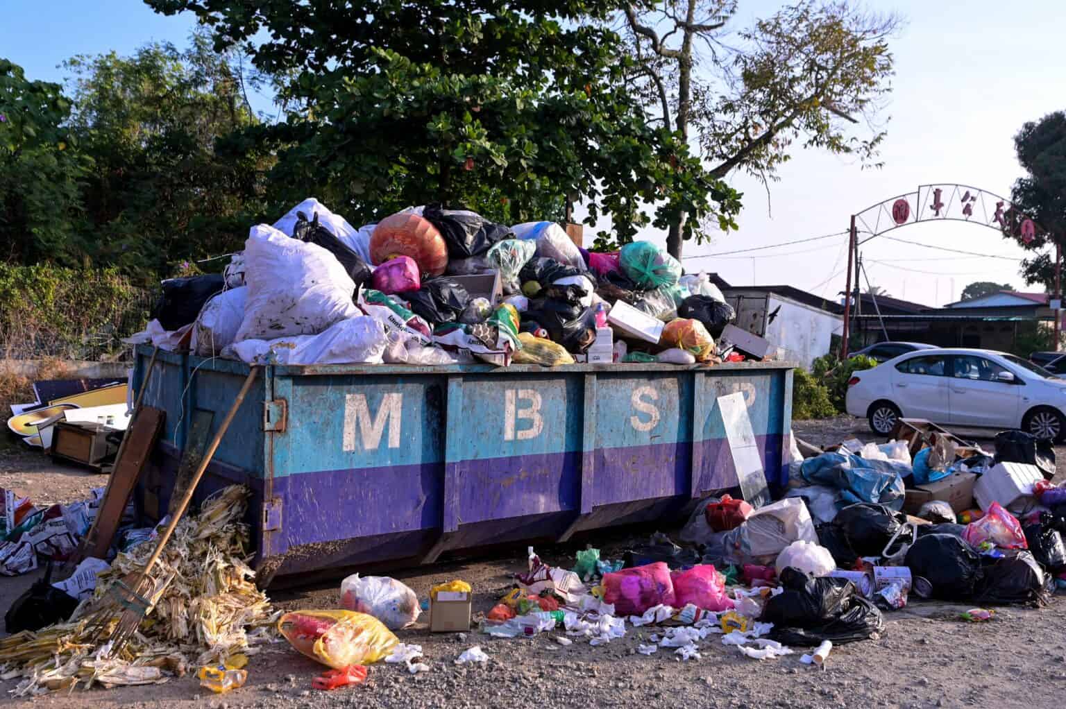CCTV ‘Watch You’ pantau kawasan hotspot pembuangan sampah haram di ...