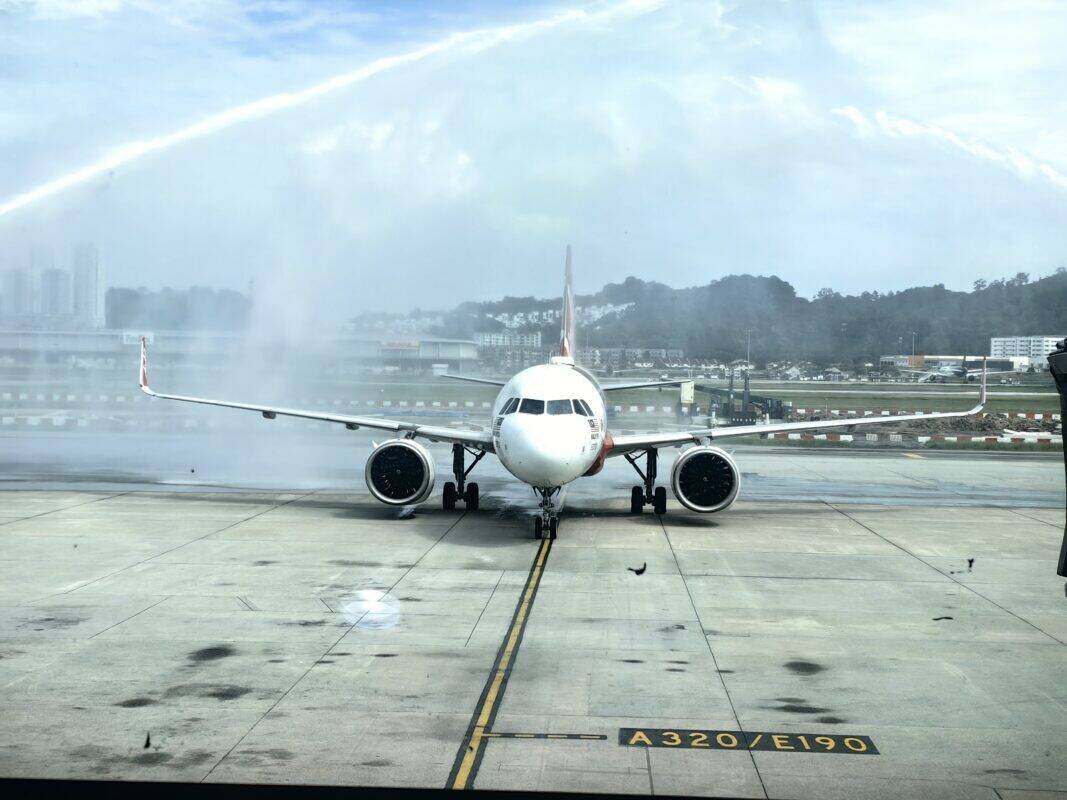 Penang welcomes inaugural AirAsia direct flight from Phuket | Buletin ...
